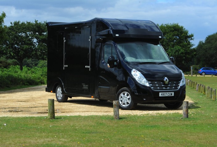 Renault Master | George Smith Horseboxes