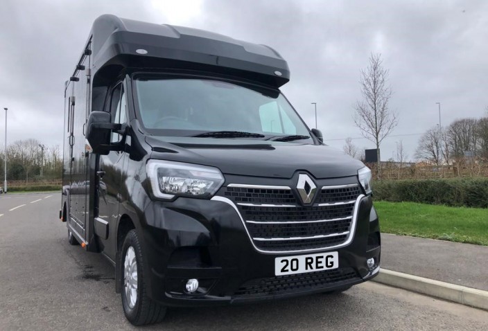 Renault Master | George Smith Horseboxes